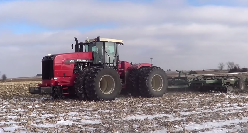 Land lostrekken over de vorst. Versatile 535