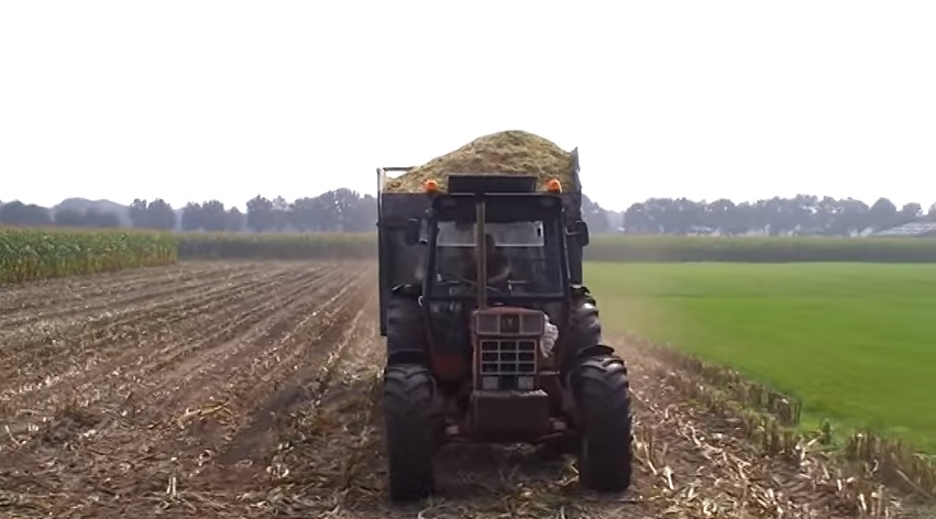 Mais rijden met een IHC 1246 Turbo!!!