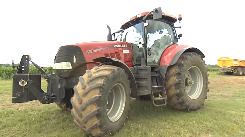 Case Puma 210 aangepast voor het grondtransport.