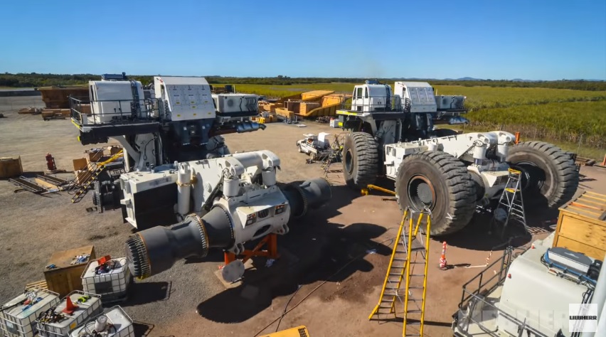 Liebherr - Assemblage van de T 282 C dump trucks