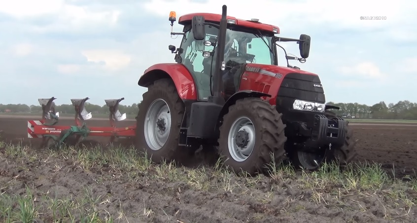 Ploegen met gloednieuwe Case IH Puma 130 en 4-schaar Kverneland ploeg ...