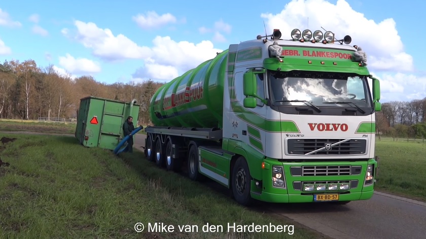 Bouwland bemesten in Uddel met een Vervaet Hydro Trike van loonbedrijf ... Bouwland bemesten in Uddel met een Vervaet Hydro Trike van loonbedrijf ...