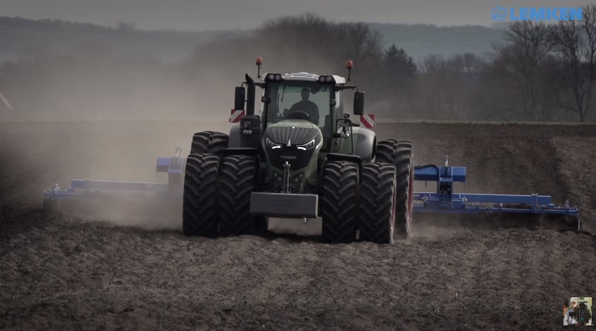 Fendt 1050 + Xerion 5000 met Lemken in 1 min trailer