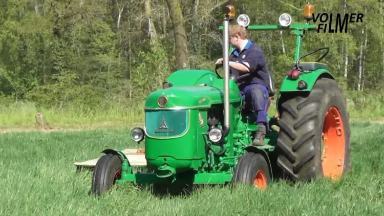 Deutz D50 grasmaaien en PZ CM165 maaier. -- VolmerFilm
