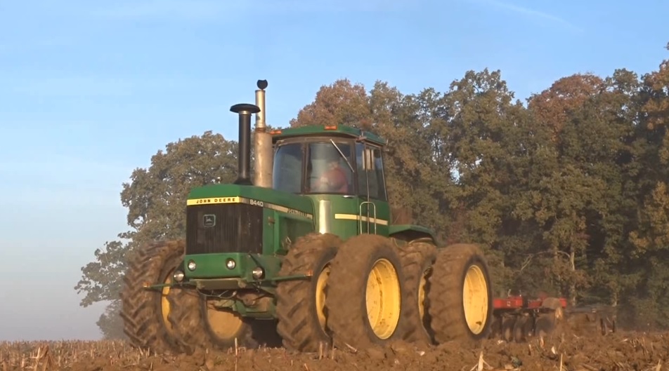 JOHN DEERE 8440..... THE LEGEND!!