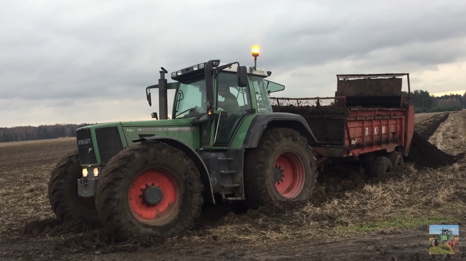 Vastgereden.........Fendt Favorit 916 Vario | Meststrooien