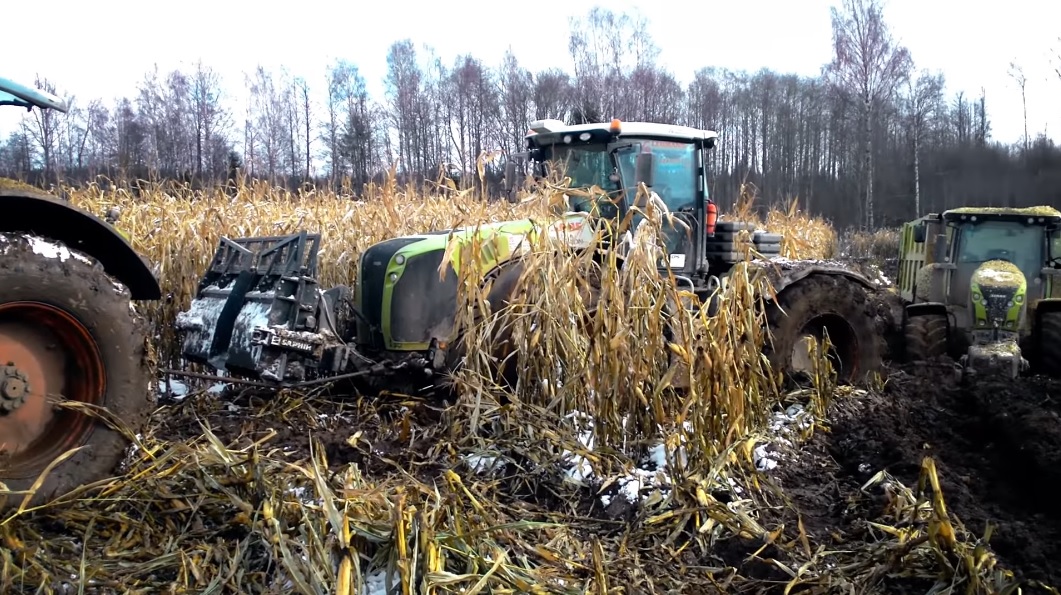 Vastgereden XXL....Kom hier maar eens uit - Claas Xerion 5000, Axion ...