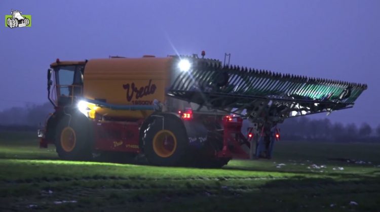 Agrar Service Strauch. Vandaag wordt de nieuwe Vredo VT 4556 voor het ...