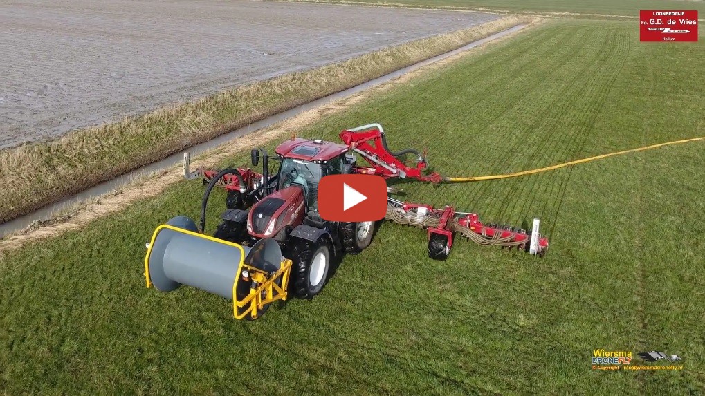 Sleepslang bemesting met nieuwe NEW HOLLAND 7270, in de clubkleuren ...