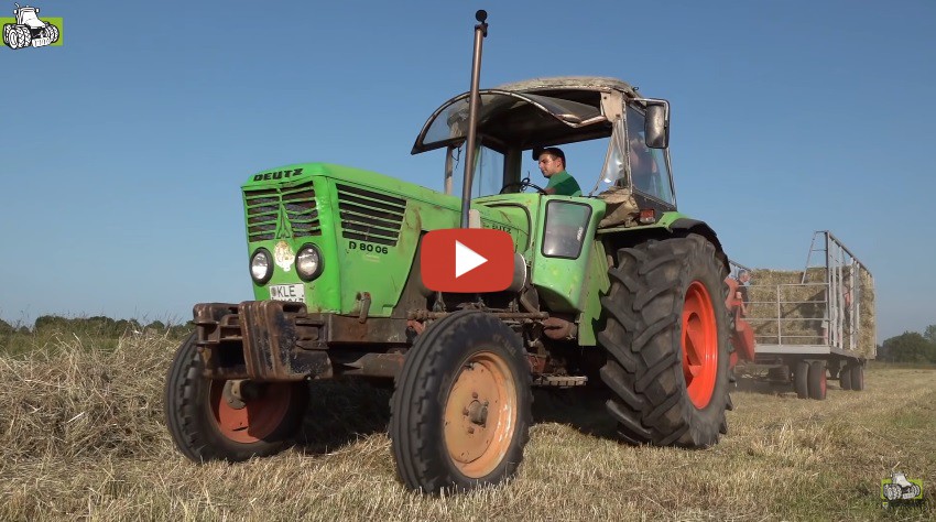 Girlpower........Kleine pakjes persen en hooien Deutz Fahr 80 06 en Deutz Fahr met balenschieter ...