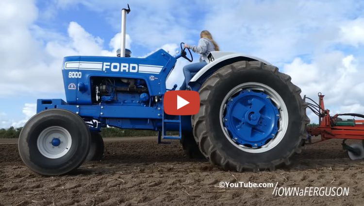 Ploegen met een Ford 8000 Girlpower!!!!!!