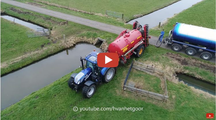 Zodebemesten door loonbedrijf Rozeboom uit 't Harde. New Holland T7.230 ...