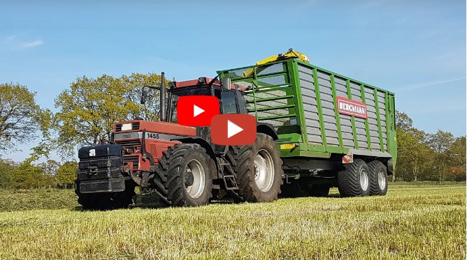 Meerijden met een Case 1544 XL tijdens het hakselen