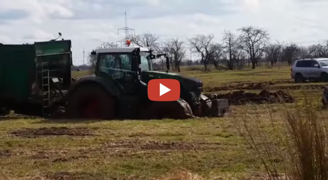 Ook in Duitsland is het nat......4 keer Fendt vastgereden bij het mest ...