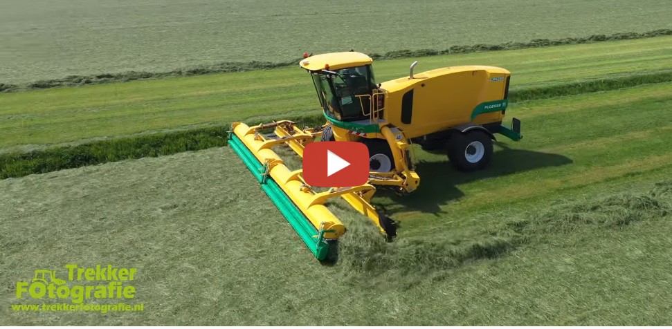 *Loonbedrijf Wilgenburg aan het gras harken met de Ploeger CM4240 ...