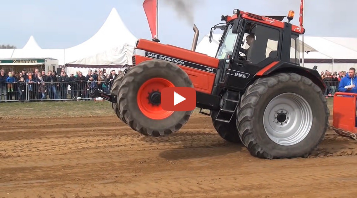 IHC Virus-- Trekkertrek IH 1246 International en de 1455 -- FilmDich