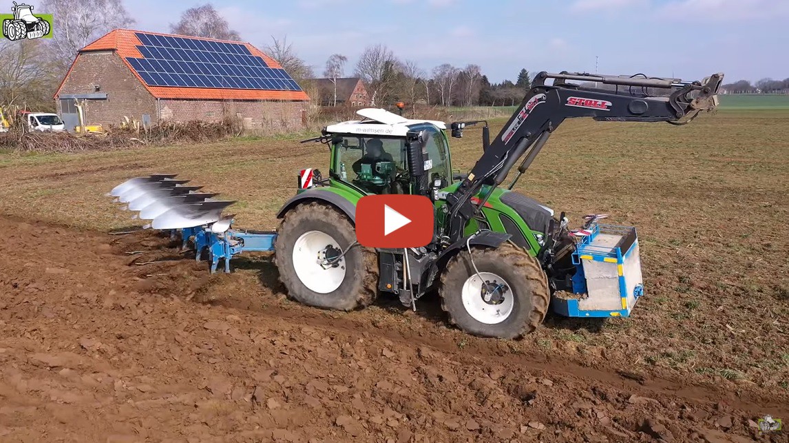 Fendt 724 (met witte velgen) bovenover ploegen met Lemken Juwel 8 Het ...