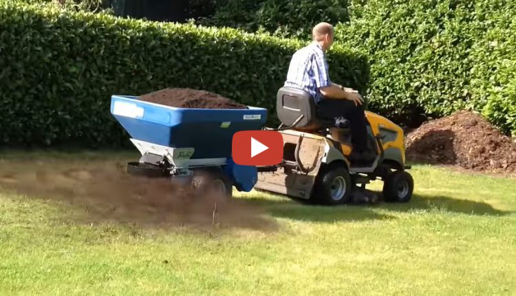 Mooi speelgoed........Met deze strooier kun je compost, zand, zout en ...