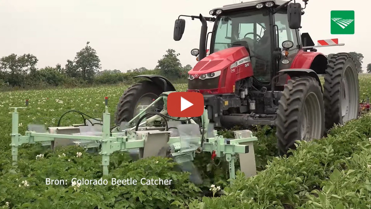 *De Colorado Beetle Catcher is een nieuwe machine die kevers van de ...