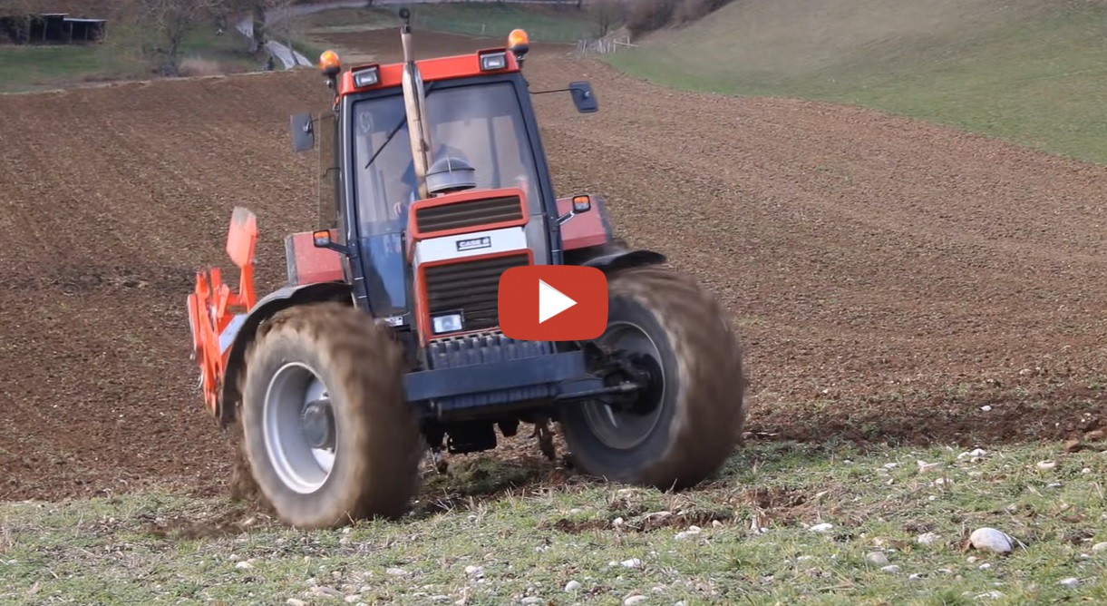 Land lostrekken met een IH 1455 XL Sound!! Deze zal wel warm worden ...