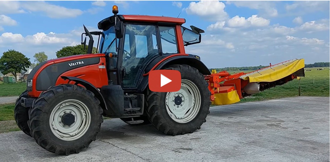 Boer Gerrit gaat volgende week maaien ...... Nu de maaier in gereedheid ...