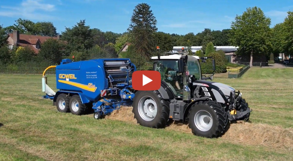 *Fendt 516 - Göweil G-1 F125 kombi aan het persen van het hooi bestemd ...