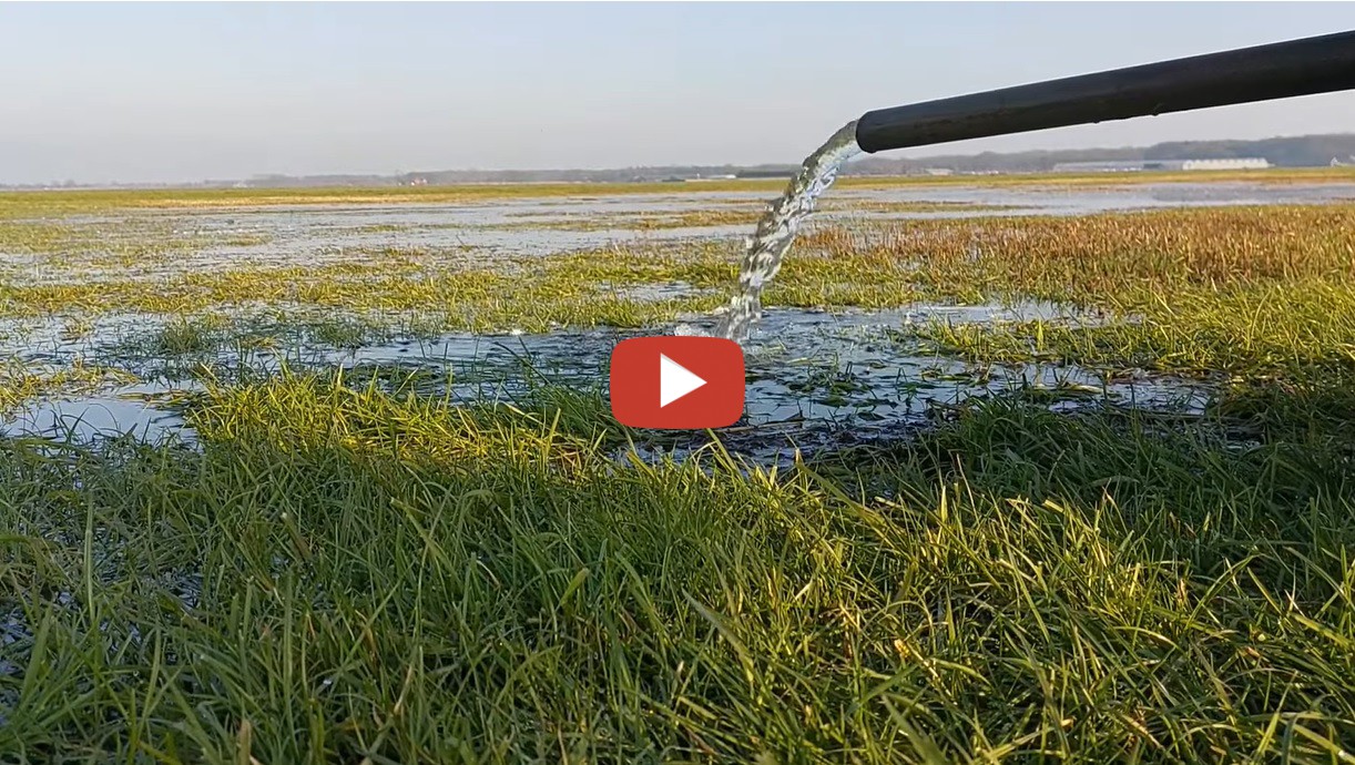 Boer Gerrit gaat de zaak weer blank zetten.........Het is weer zover