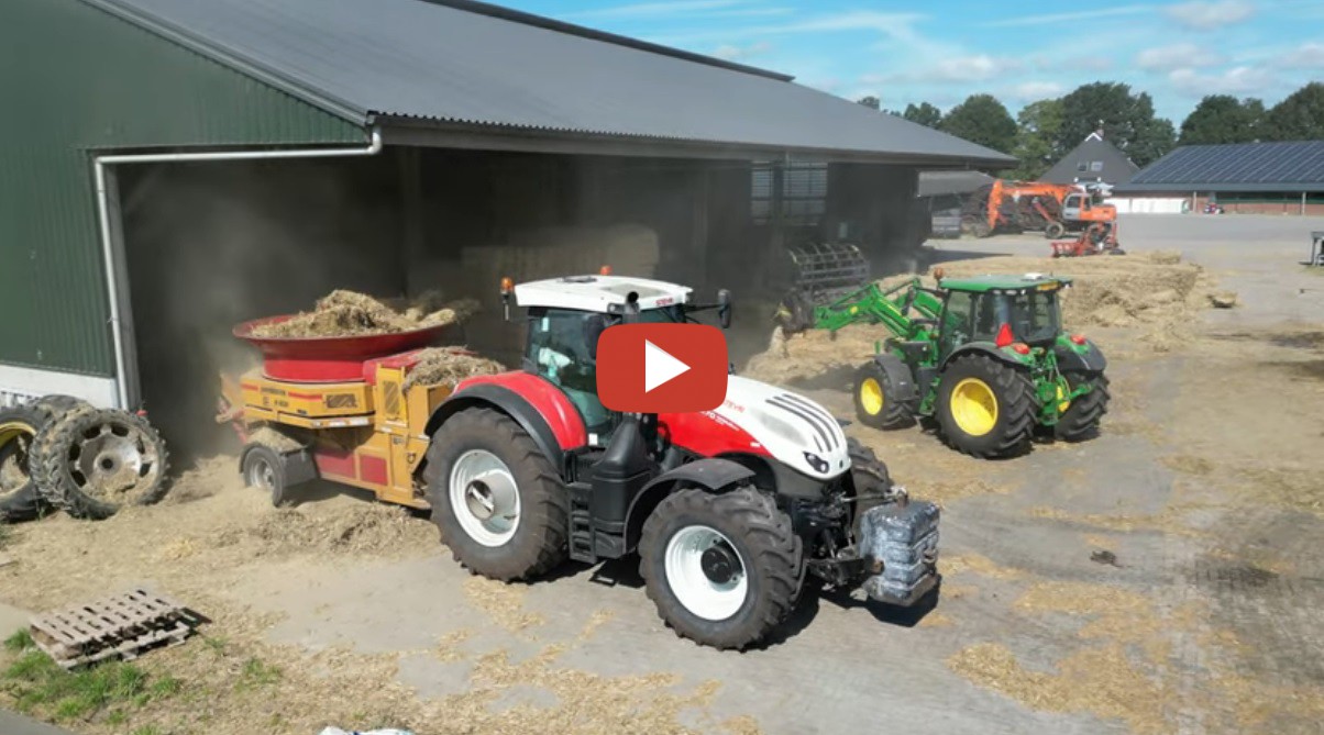 Dutch Farmer John -- Stro hakselen met een machine uit Amerika! De ...