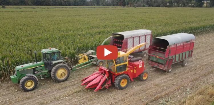 Ohio maïsoogst met een Fox 6644 Max 2 veldhakselaar en John Deere 4850 ...