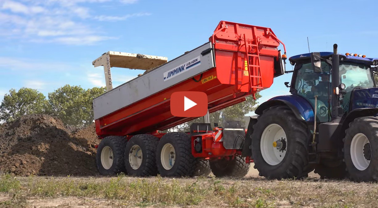 BECO Maxxim 340XL. Super kipper aan het werk in het grondverzet ...