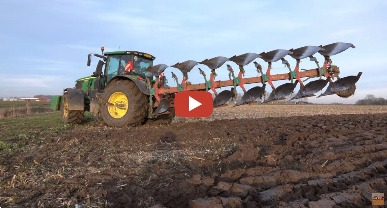 AgriDroneFly -- Ploegen met een John Deere 6250R en Kverneland 7 schaar LO 100 on-land ploeg.