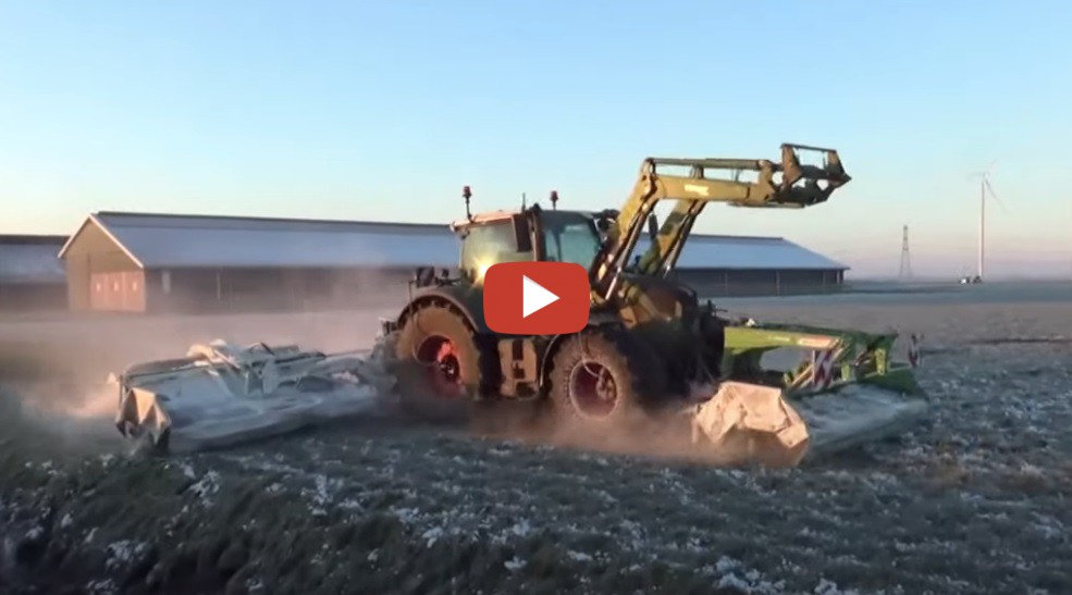 Loonbedrijven Peter Ziel en Steven aan het gras maaien en inkuilen over ...