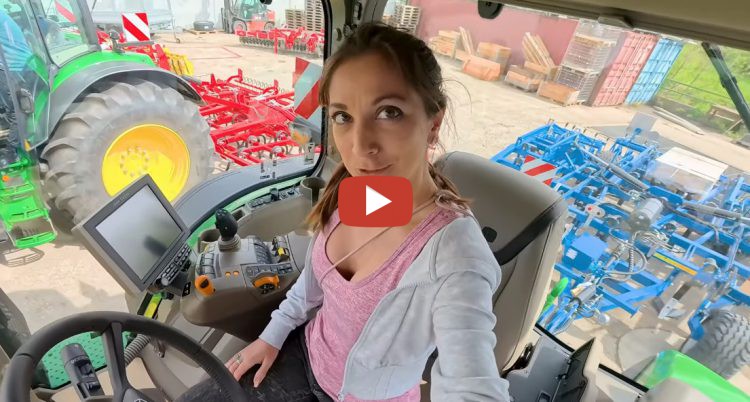 Angela Steiner op bezoek bij een John Deere dealer...