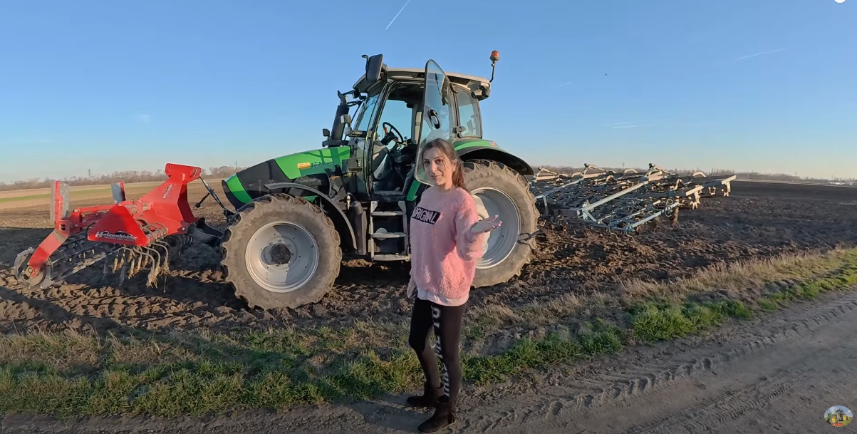 Angela Steiner 2024. Zaaibed klaar leggen met een Deutz trekker.