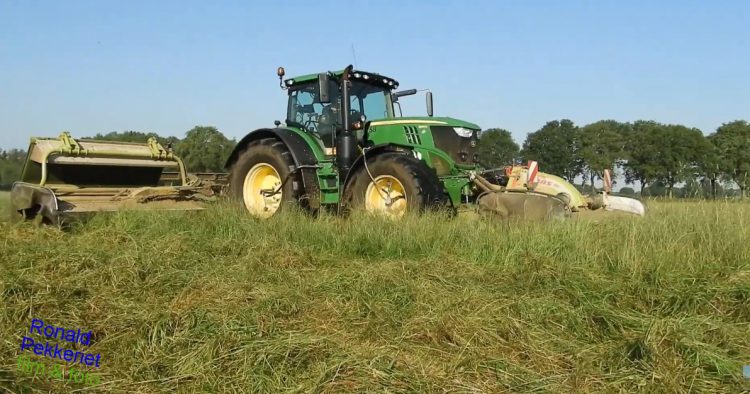 JWD Markvoort aan het gras maaien met John Deere en Claas triple maaier ...