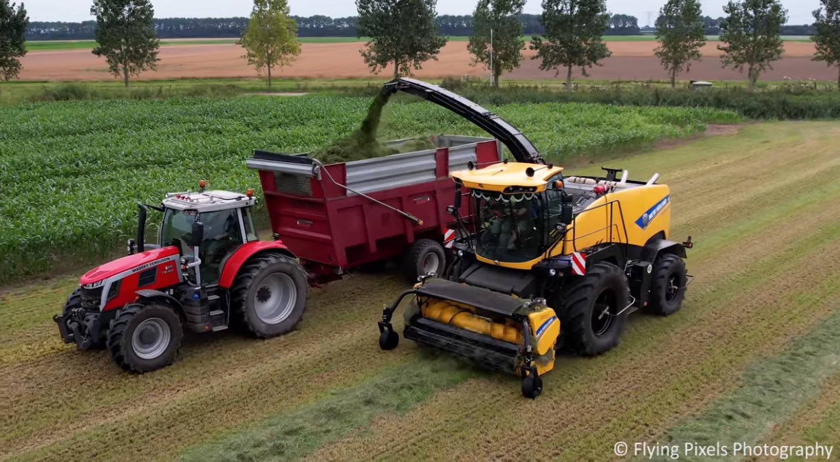 Flying Pixels Photography -- Gras hakselen door Loonbedrijf R de Regt uit Etten-Leur in de ...