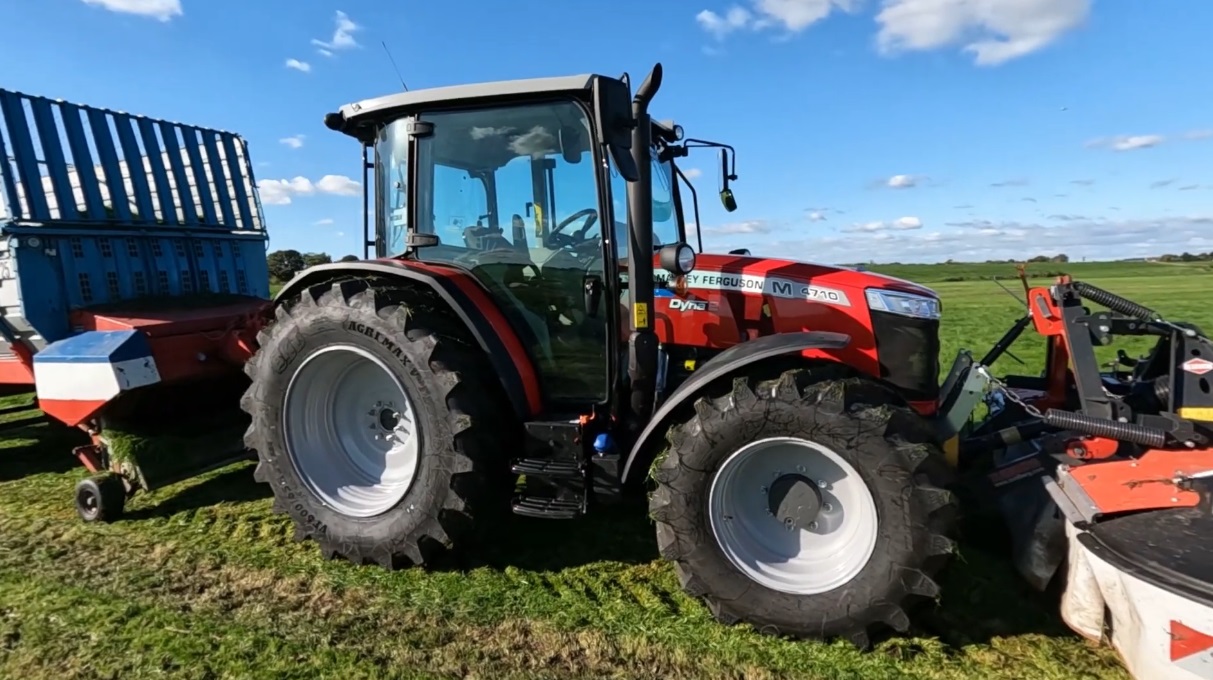 Jacob’s Farm Plus — Bredere banden op de trekker — Nieuwe en bredere ...