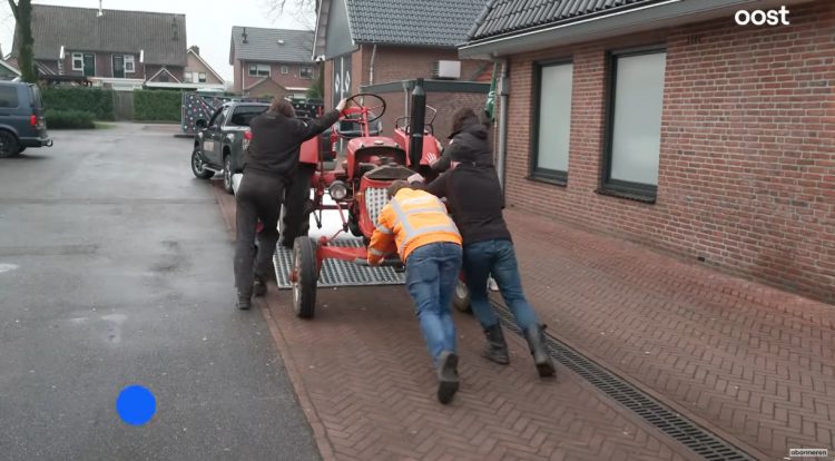 RTV Oost -- Zo snel mogelijk 7 bier atten en vervolgens een oldtimer ...