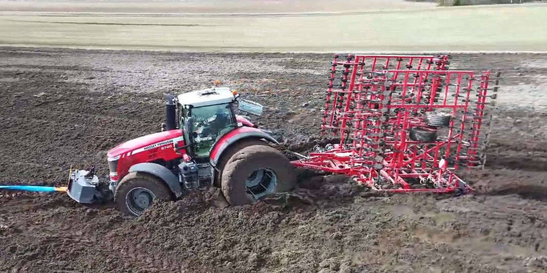Massey-Ferguson 8740 -- Vastgereden in Zweden - Fendt Vario 828, Fendt ...