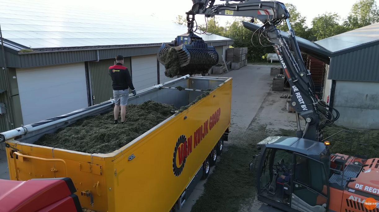 Gras gaat 50 kilometer op wegtransport voor voerkuil --Biologisch ...
